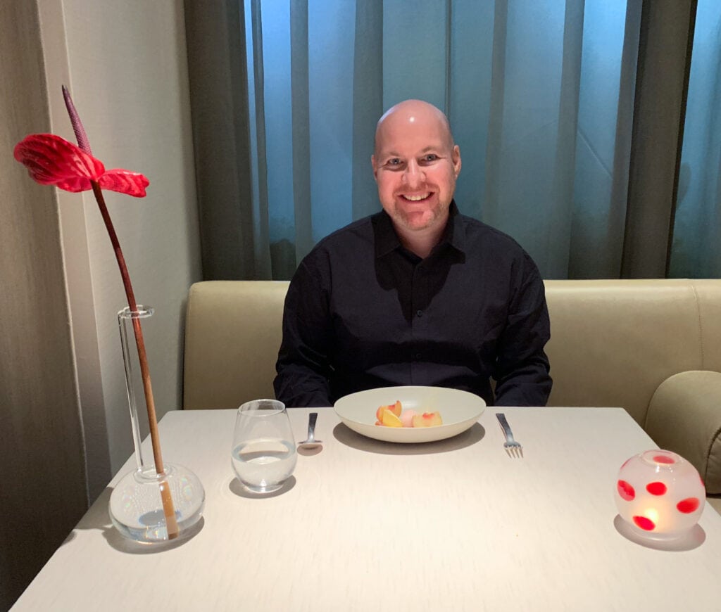 How To Eat Alone and Enjoy Yourself (Anywhere) - Feastio