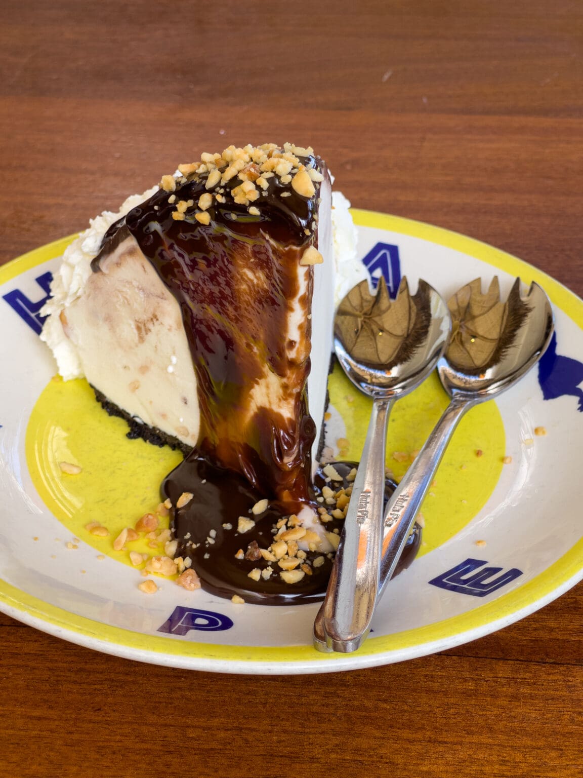 Hula Pie at Duke's Waikiki, a Legendary Dessert - Feastio
