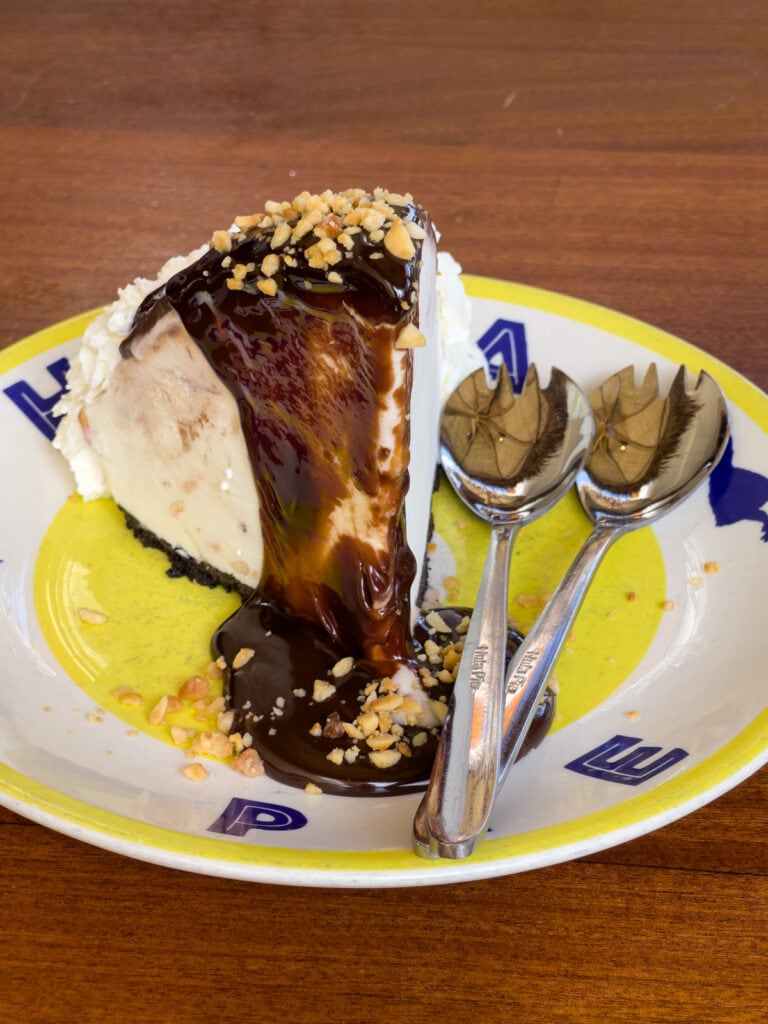 Hula Pie at Duke's Waikiki, a Legendary Dessert - Feastio
