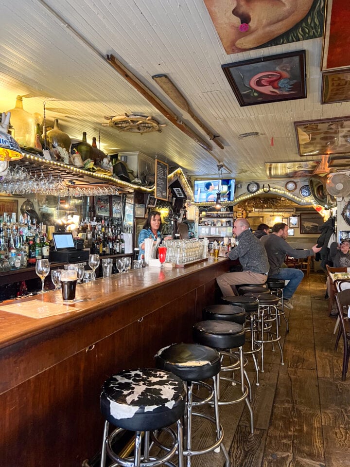 11 Oldest Bars in NYC: Where History Meets Happy Hour - Feastio