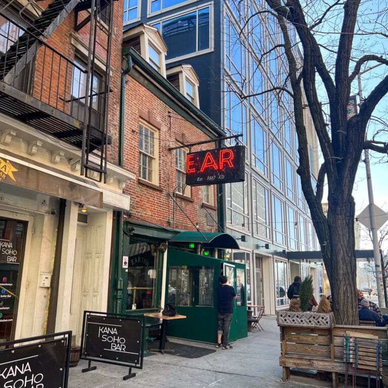 11 Oldest Bars in NYC: Where History Meets Happy Hour - Feastio