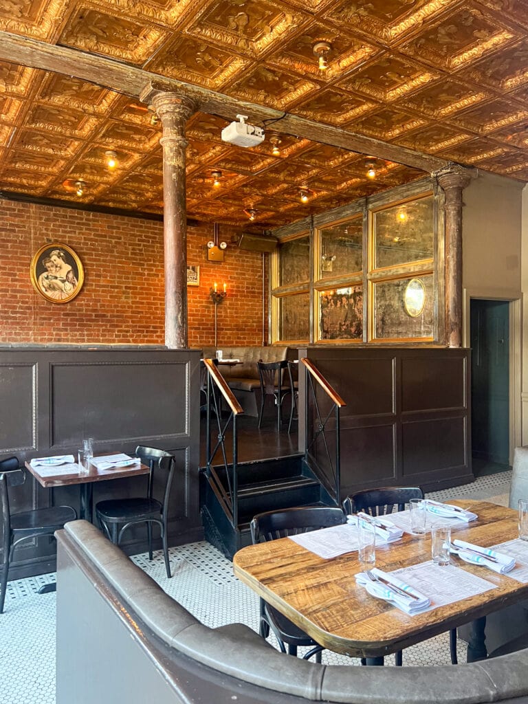 11 Oldest Bars in NYC: Where History Meets Happy Hour - Feastio
